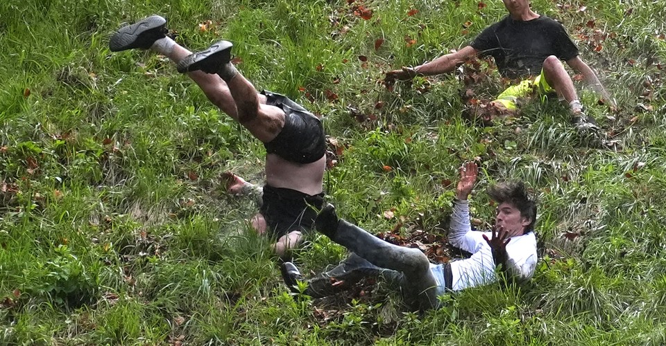 Photos: The 2024 Cooper’s Hill Cheese-Rolling Race - The Atlantic
