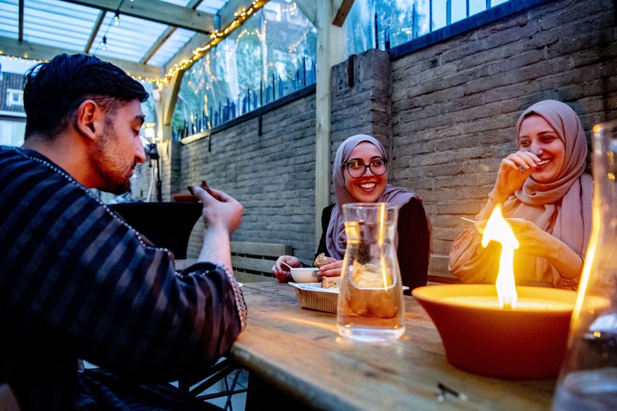 Ramadan 2020: Photos of a Holy Month During a Pandemic - The Atlantic