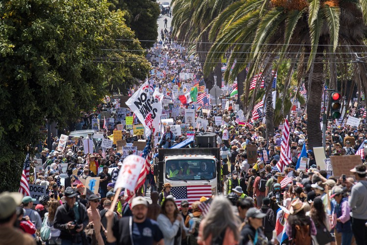 Photos: 'No Kings' Protests Across America - The Atlantic