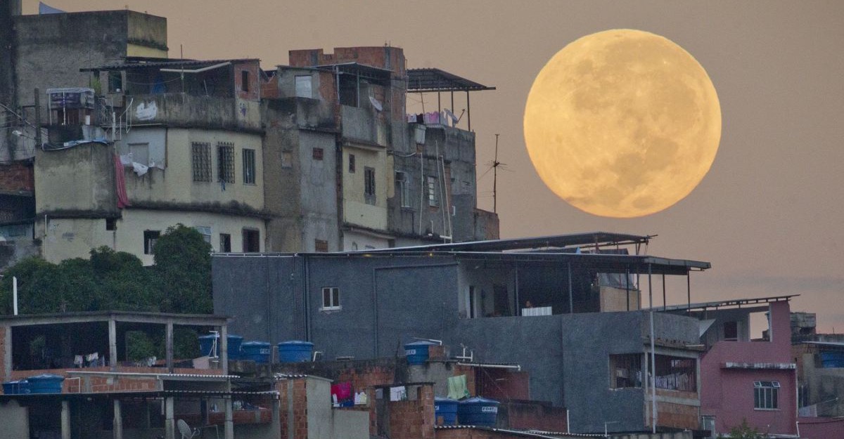 A Giant Solar-Power Plant on the Moon - The Atlantic