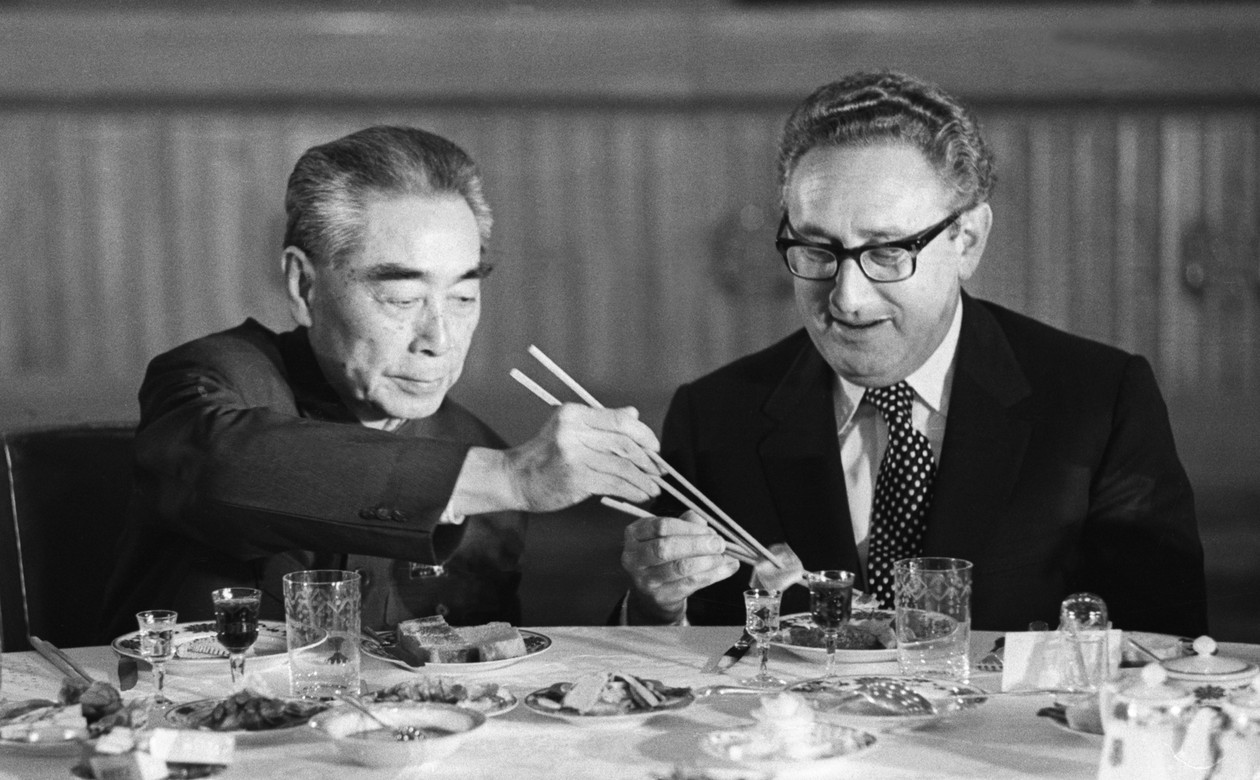 What Henry Kissinger Thinks of Obama’s Foreign Policy and Challenges ...