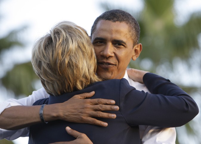 A Visual Guide to Barack Obama and Hillary Clinton's Lackluster Hugging ...