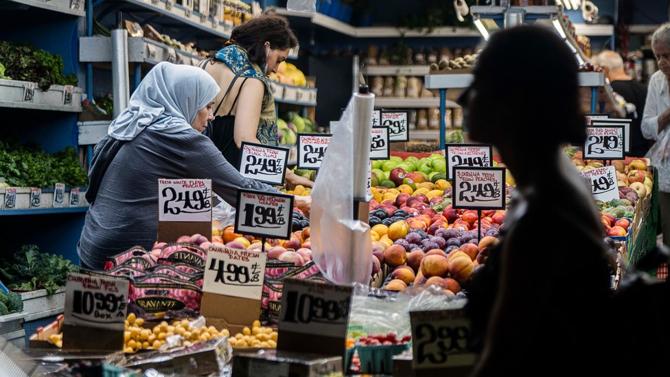 The Democrats’ Grocery-Store Problem - The Atlantic