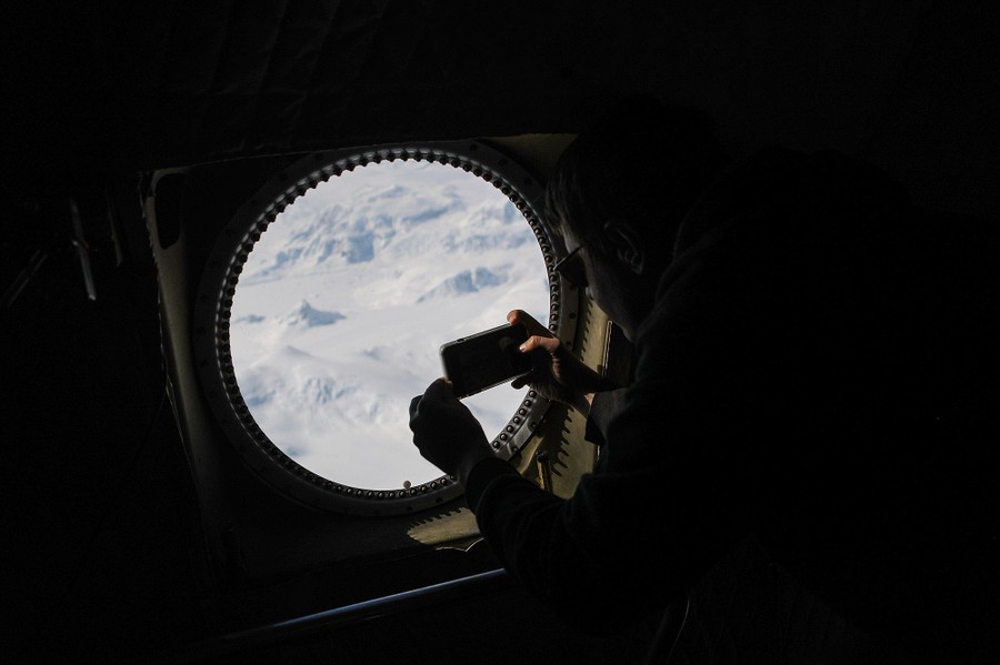 2017 Seen Through the Lens of Mario Tama - The Atlantic