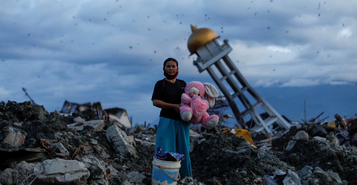 Compassion Collapse in Indonesia's Tsunami - The Atlantic
