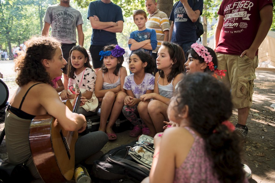 Photographs of the Volunteers Welcoming Refugees to Europe - The Atlantic