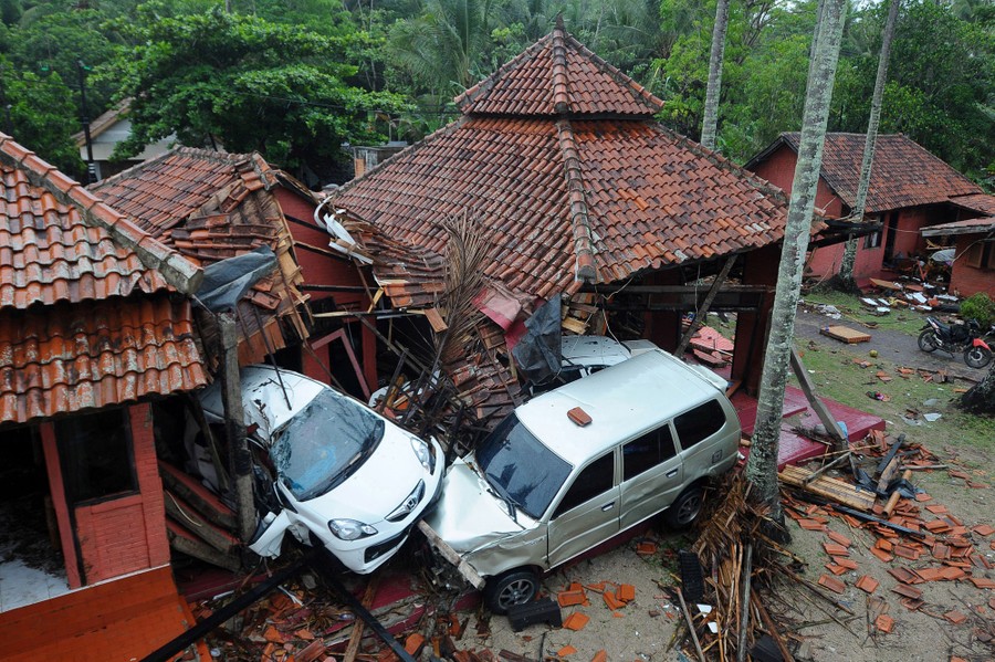 Photos: Deadly Tsunami Strikes Indonesia’s Sunda Strait - The Atlantic