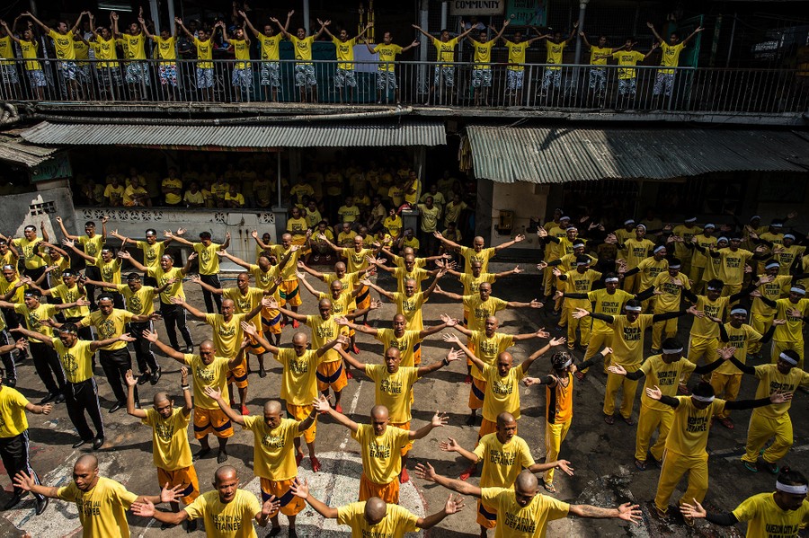3,800 Inmates Crammed Into a Philippine Jail Built for 800 - The Atlantic