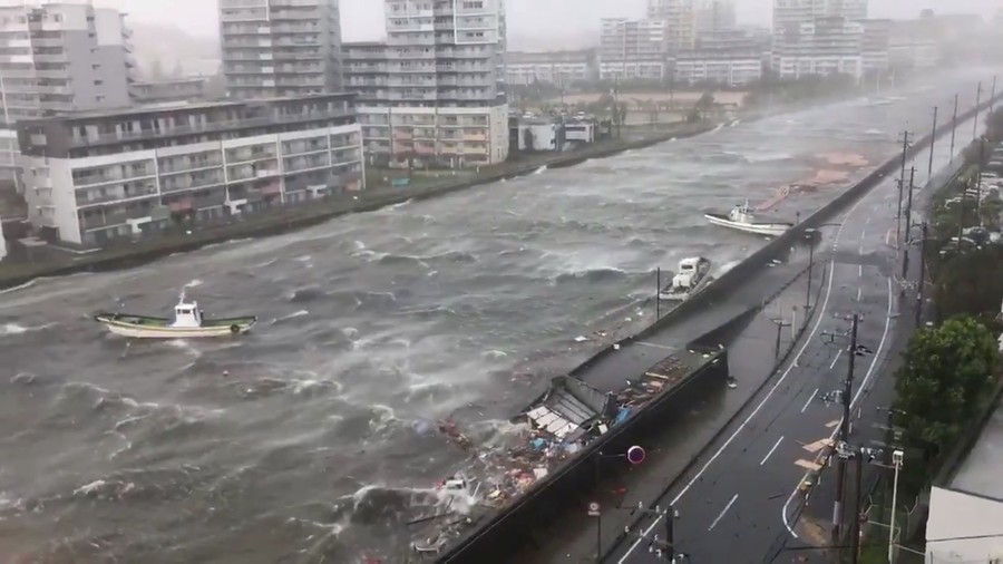 Photos: Typhoon Jebi Rages Across Japan - The Atlantic