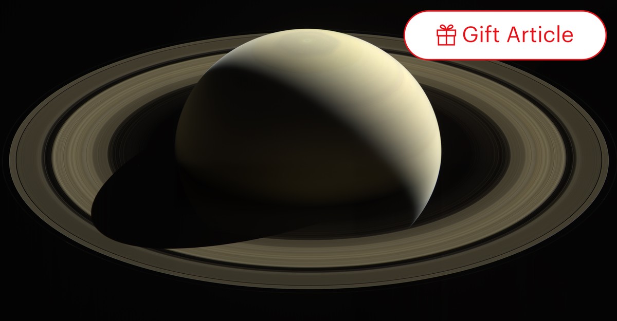 saturn's ring structure