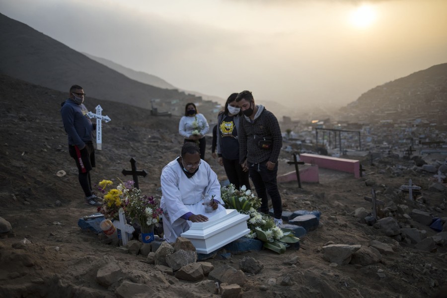 The Lonely Work of Performing Funerals in Lima, Peru - The Atlantic