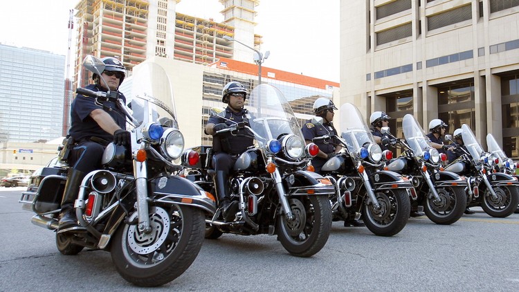 The Courage of Cleveland Police Officer David Muniz - The Atlantic