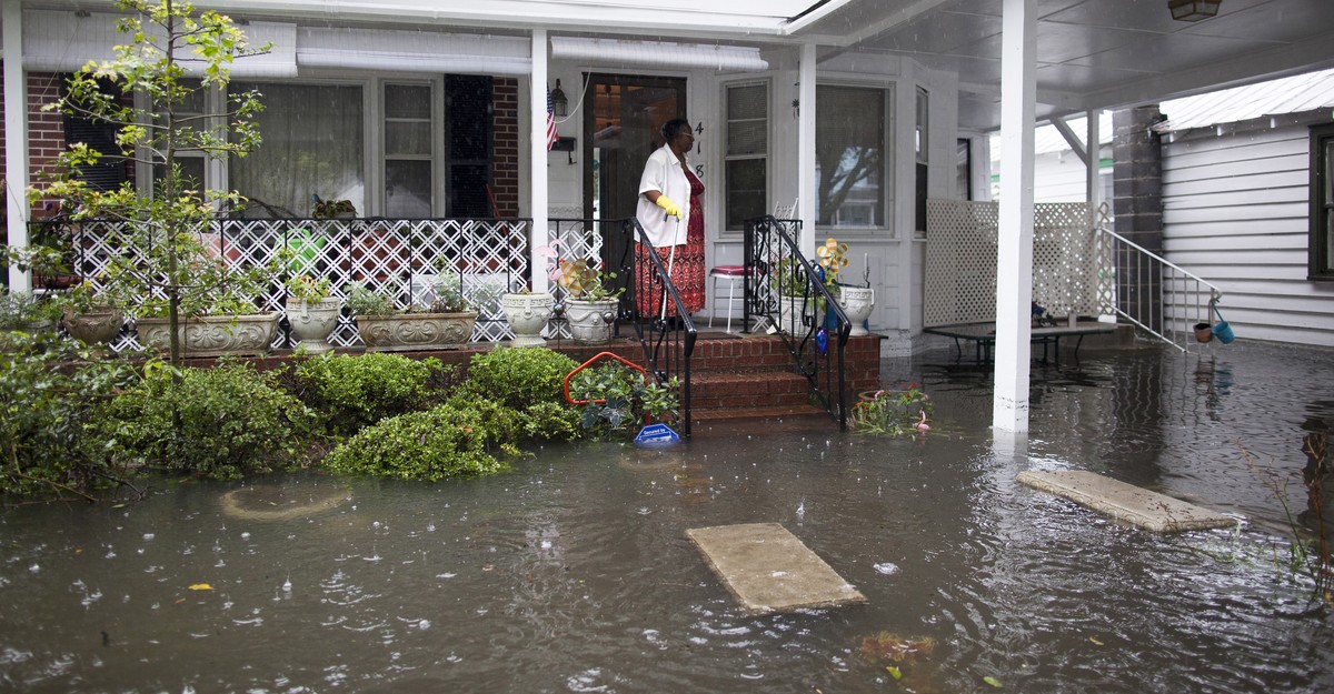 Hurricane Joaquin Causes Flooding in South Carolina, Heads for Bermuda ...