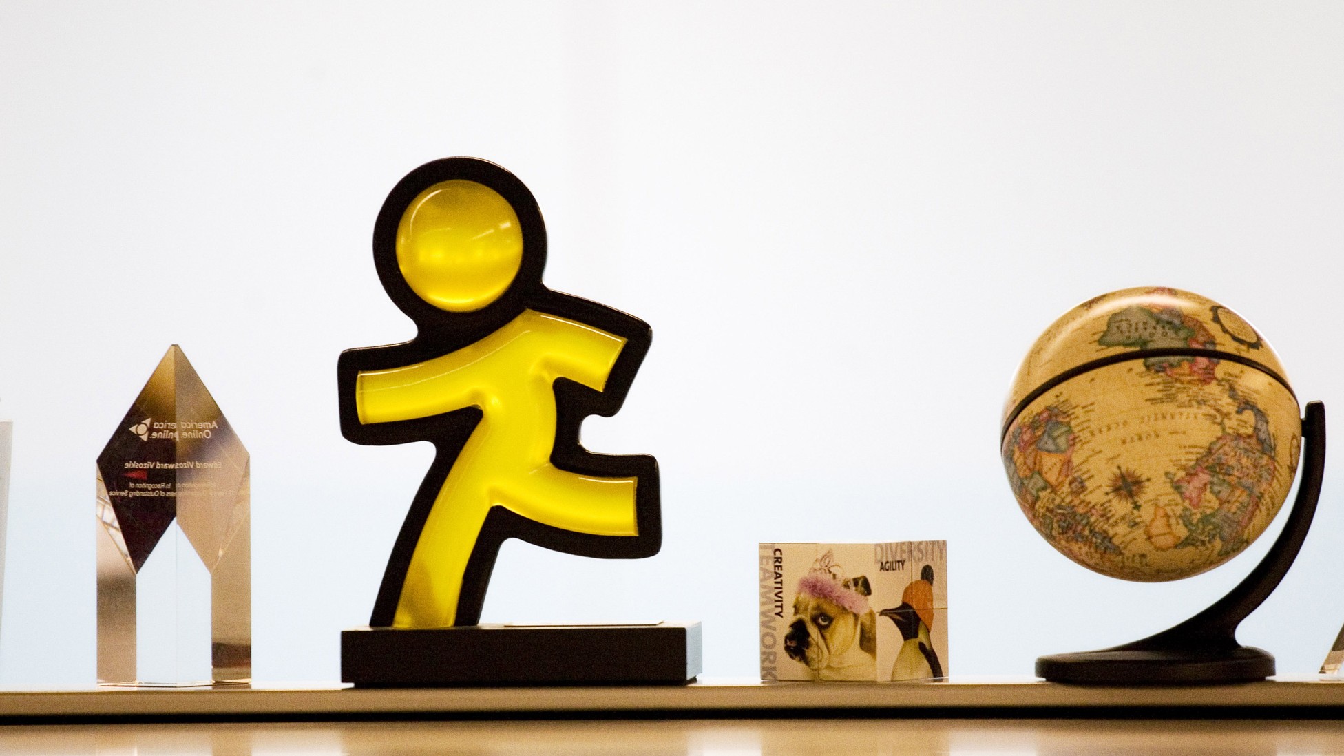 The Story Behind AOL's Iconic Yellow Running Man - The Atlantic