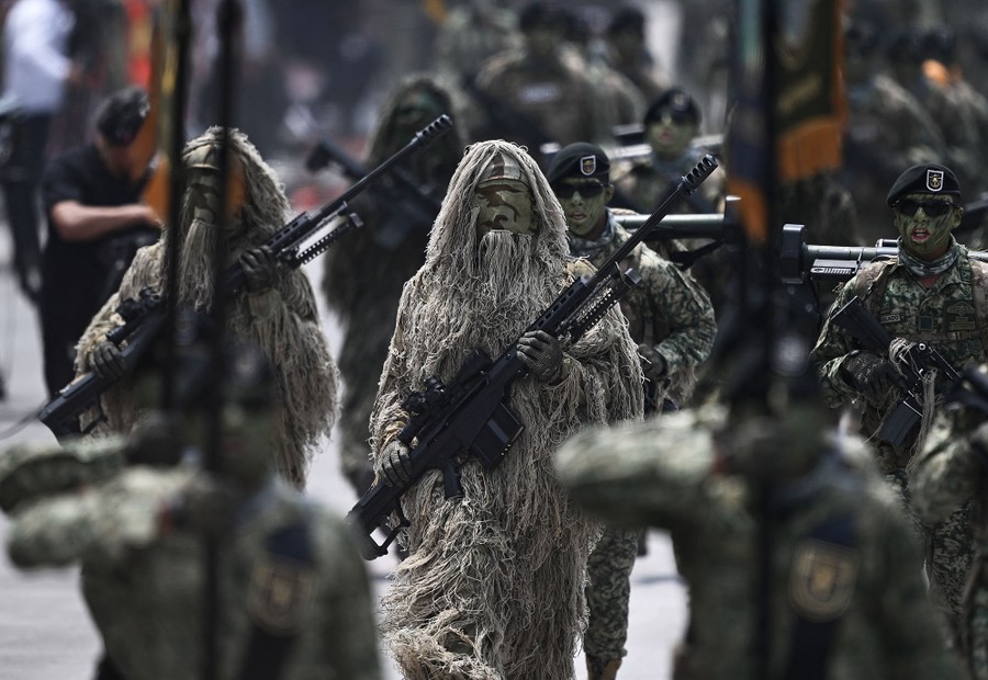 Photos of the Week: Moon Boats, River Waves, Heavy Leek - The Atlantic