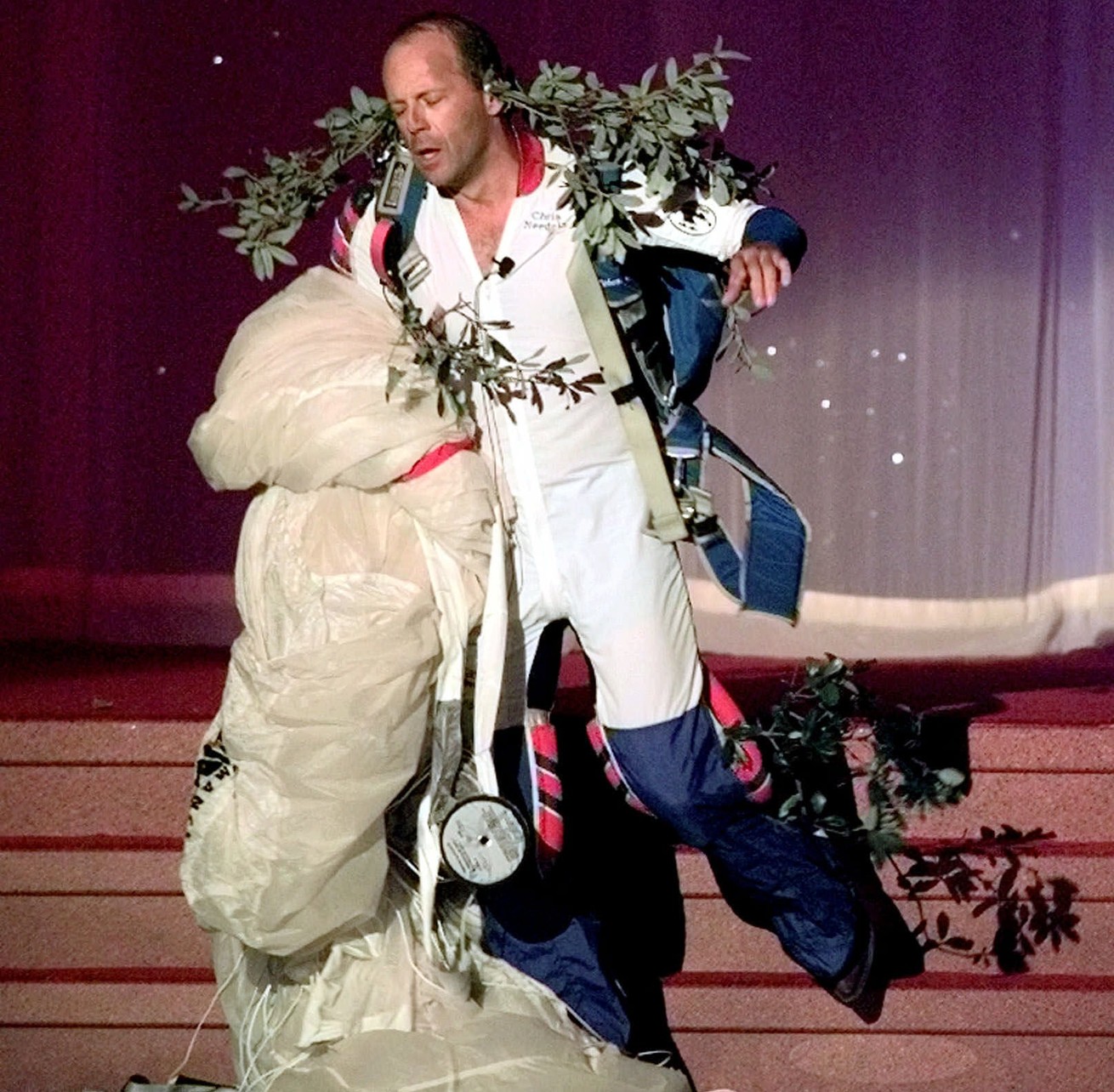 Experienced Skydiver George H.W. Bush to Jump Out of Plane Again - The ...