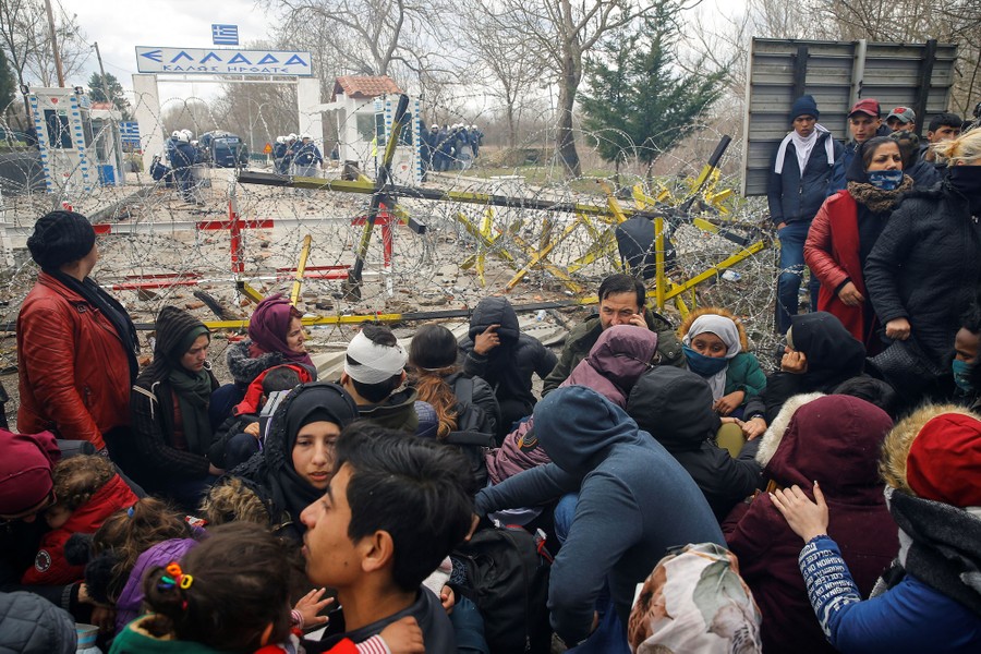 Thousands of Migrants Attempt to Cross Into Europe From Turkey - The ...
