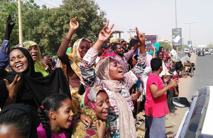 Photos: Sudan Protests Lead to the Removal of President Omar al-Bashir ...