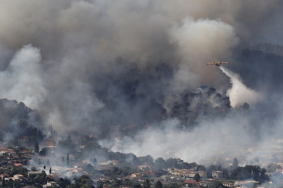 Wildfires Force Evacuations Along the French Riviera - The Atlantic