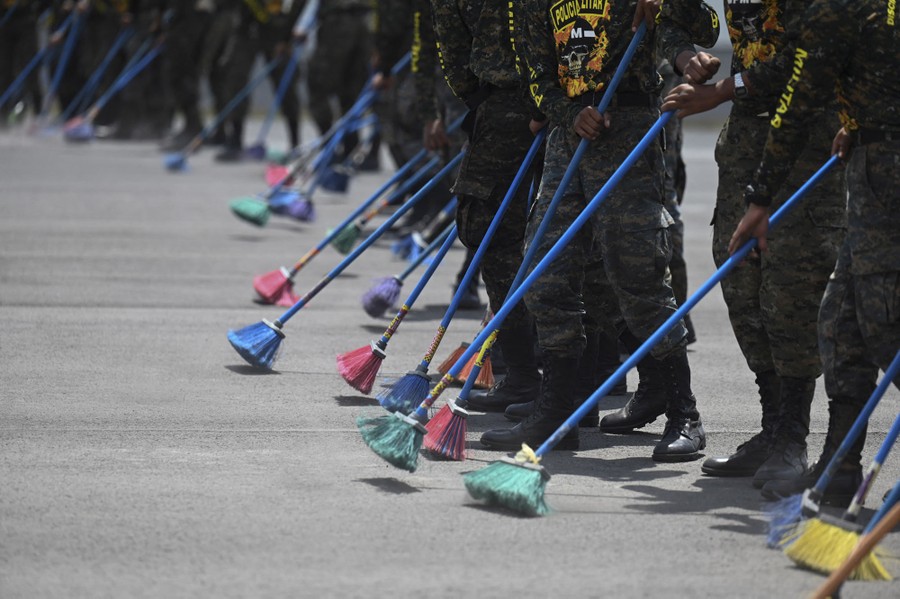 Photos of the Week: Army Sweep, Goat Surf, Pasture Classroom - The Atlantic