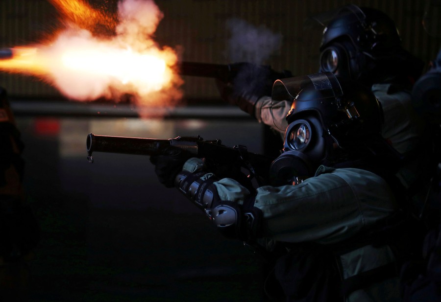 Photos: Hong Kong Riot Police Lay Siege to University Occupied by ...