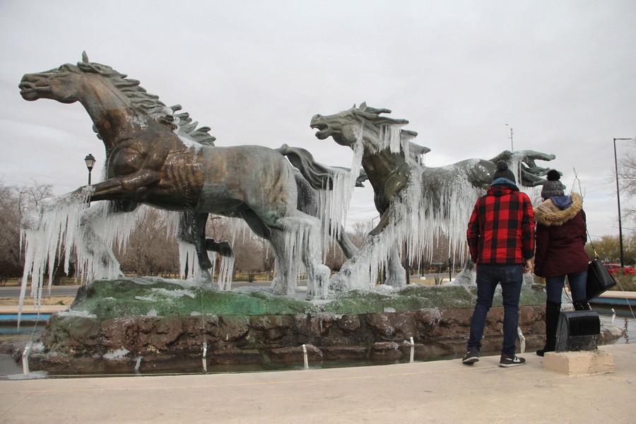 Photos of the Week: Transport Mishaps, Epiphany Blessings, Bull Taming ...